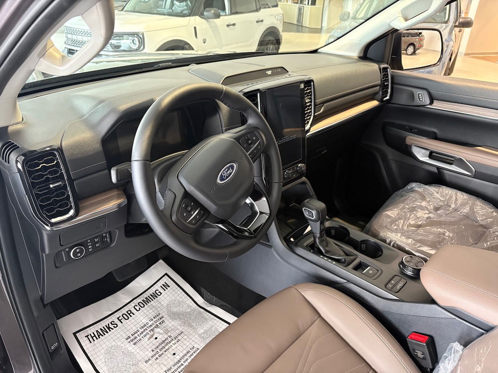 2025 Ford Everest XLT Brown | Yrausquin Aruba